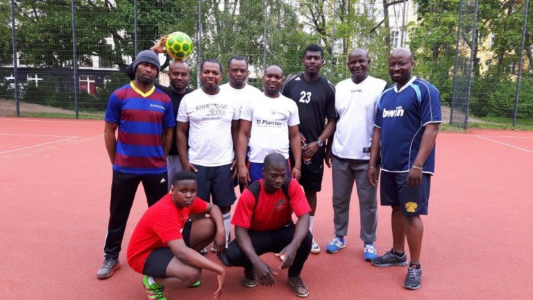 Männergruppe - CCA NATIONS